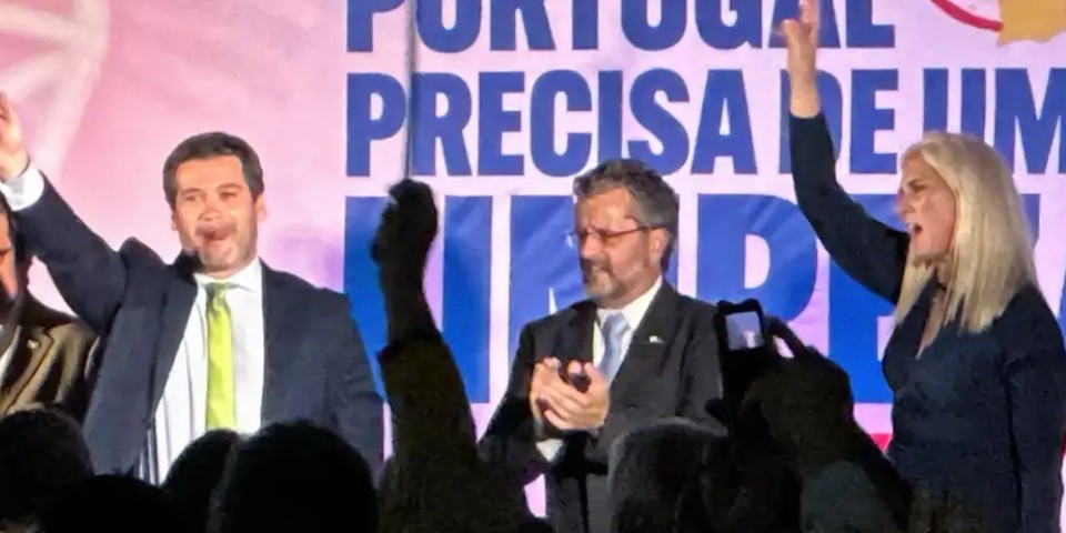 Candidata elegível a deputada do Chega por Aveiro é casada com o líder ...